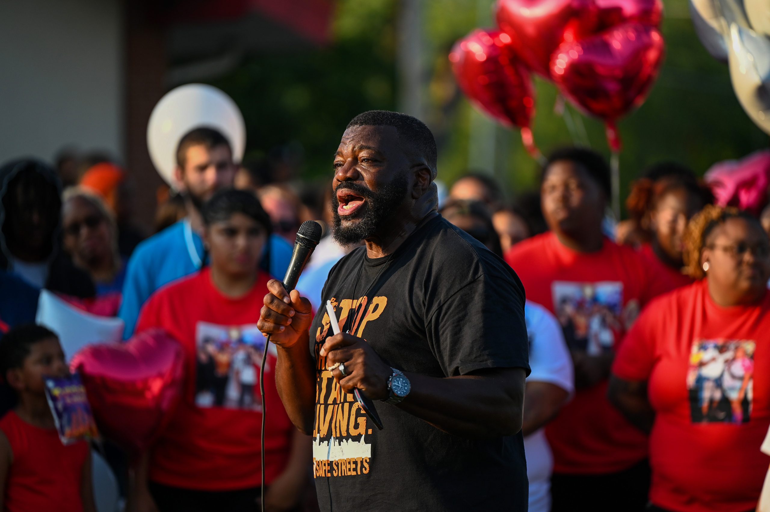 Hundreds attend vigil for Indianapolis anti-violence giant Ron Gee