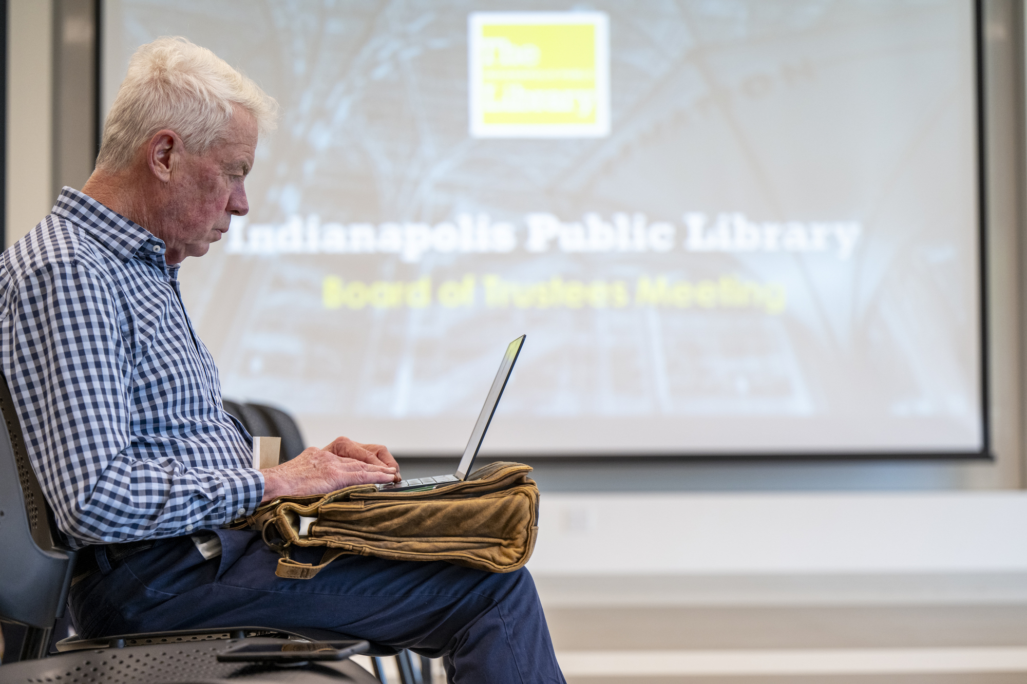 Library workers to receive extra pay before the end of the year ...