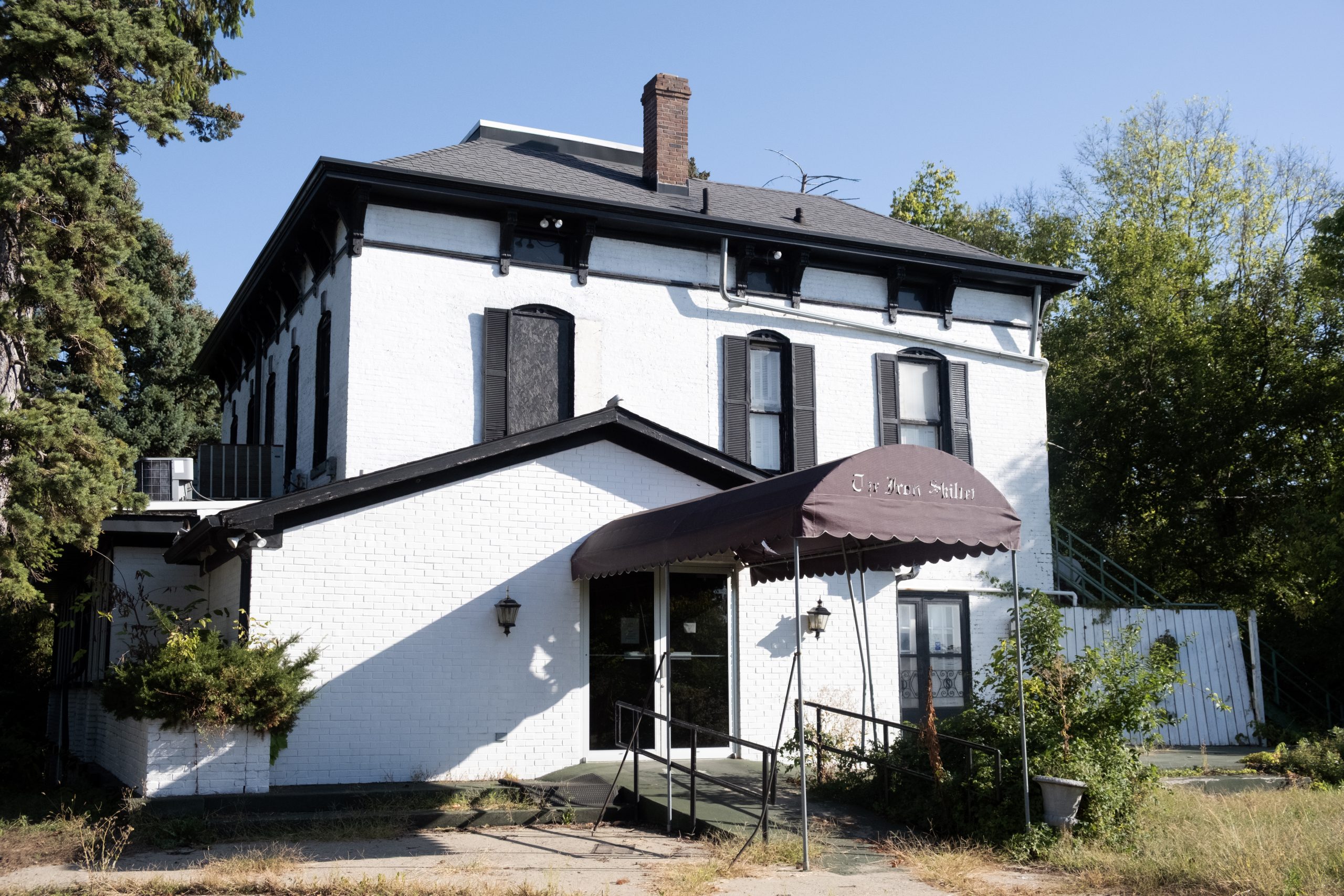 Indy Parks Board voted to demolish Iron Skillet building