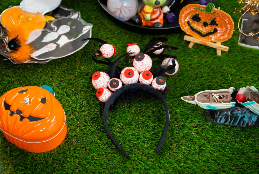 Vintage market owner opens trinket store in the Stutz