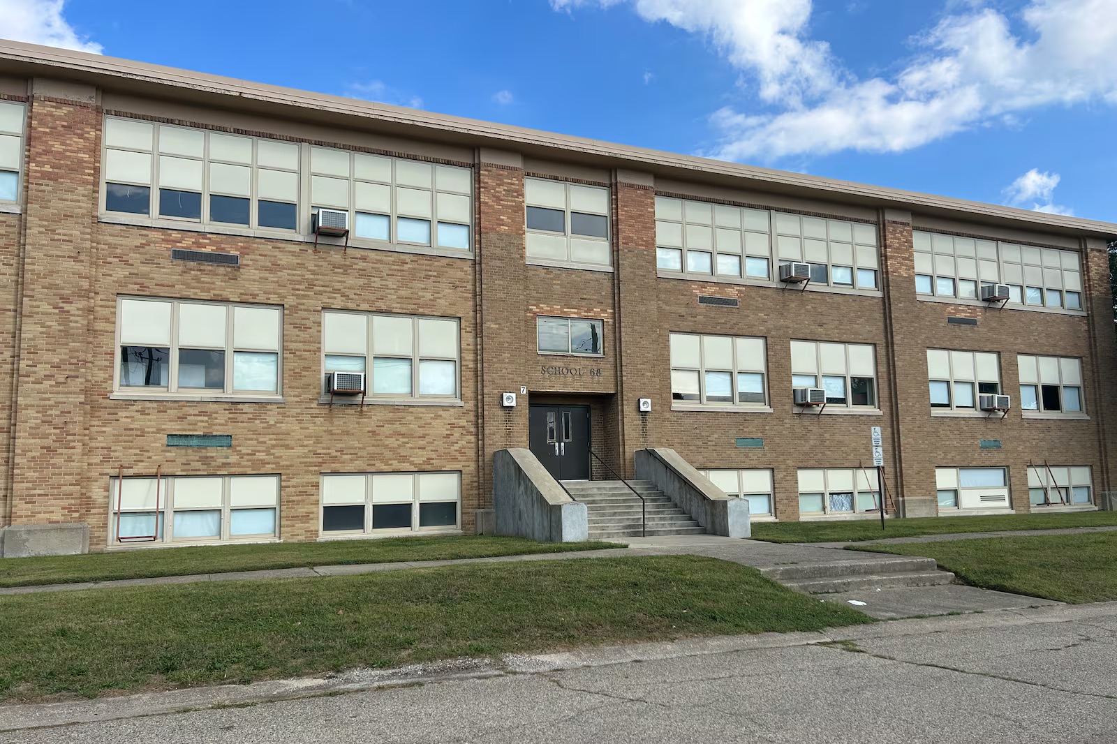 IPS makes former Susan Roll Leach School 68 building available for $1